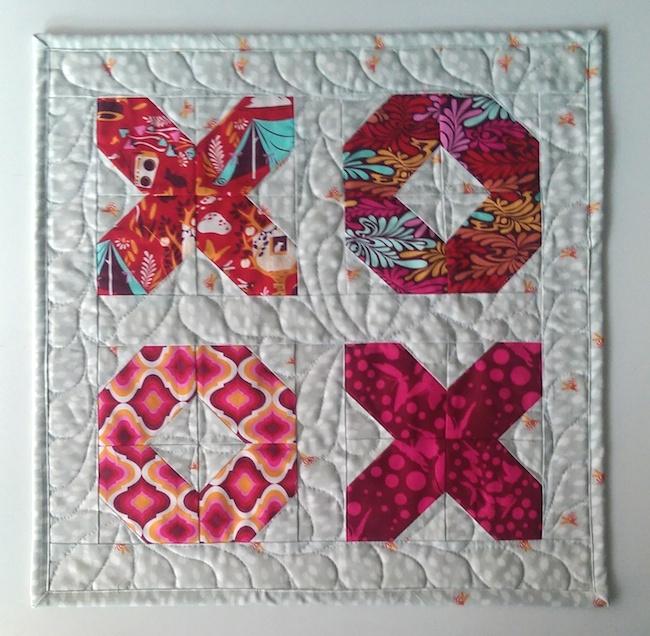 XOXO Mini Quilt Free PDF Quilt Pattern — Gotham Quilts
